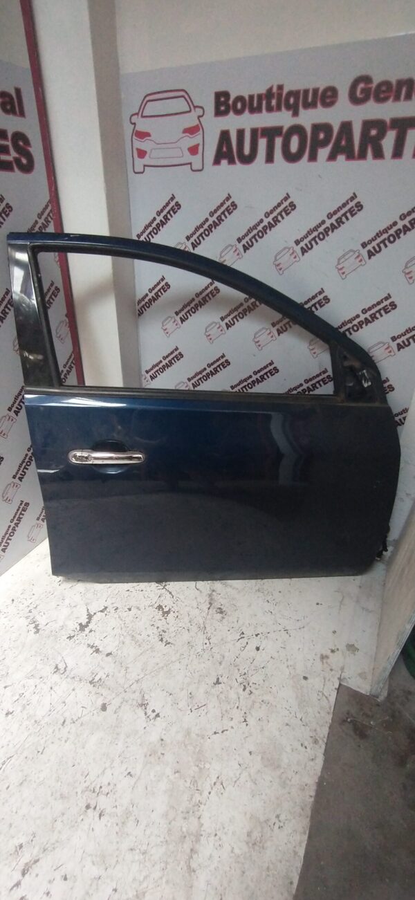 Puerta Delantera Derecha Nissan March (03872946) – La Boutique Autopartes